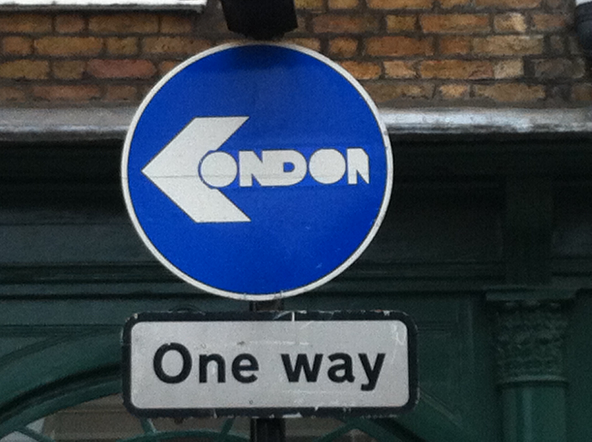 Amazing traffic sign graffiti in London | D for Dalrymple