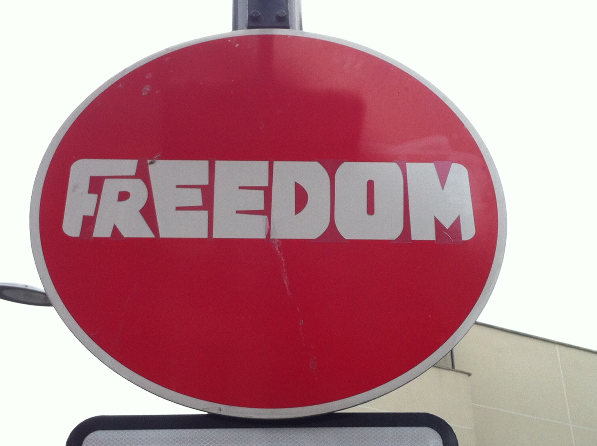 Amazing traffic sign graffiti in London | D for Dalrymple