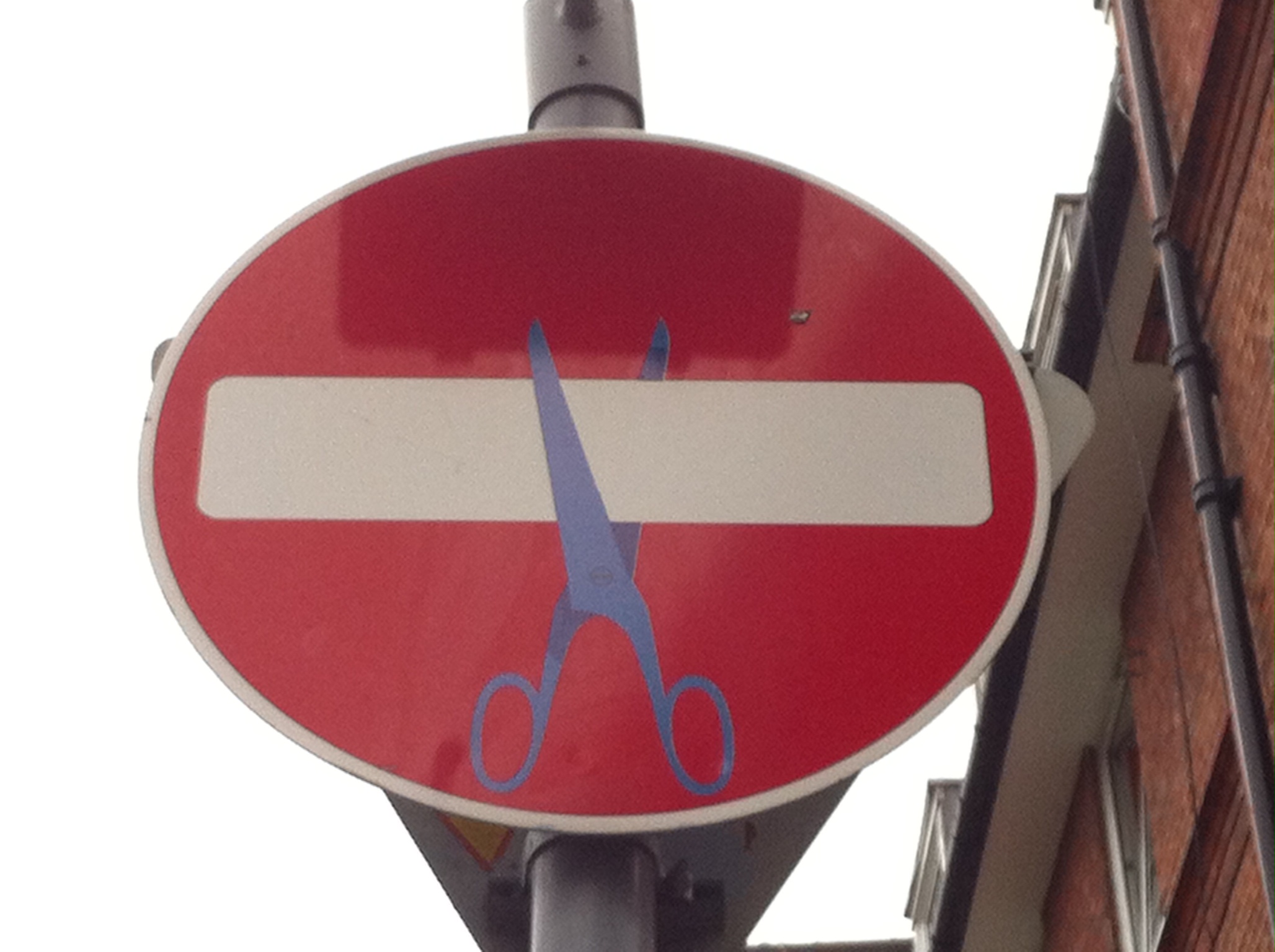 Amazing traffic sign graffiti in London | D for Dalrymple