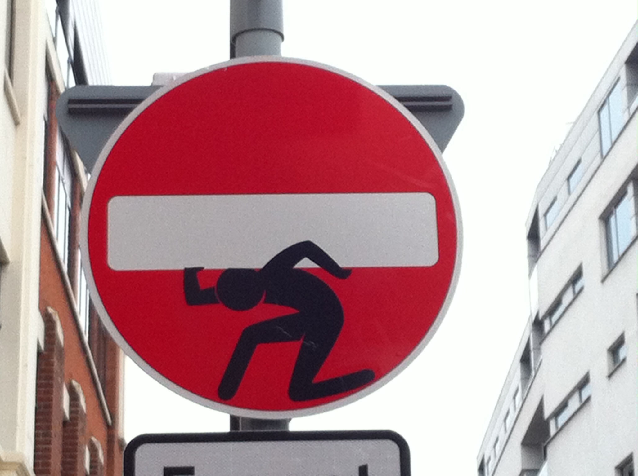 Amazing traffic sign graffiti in London | D for Dalrymple