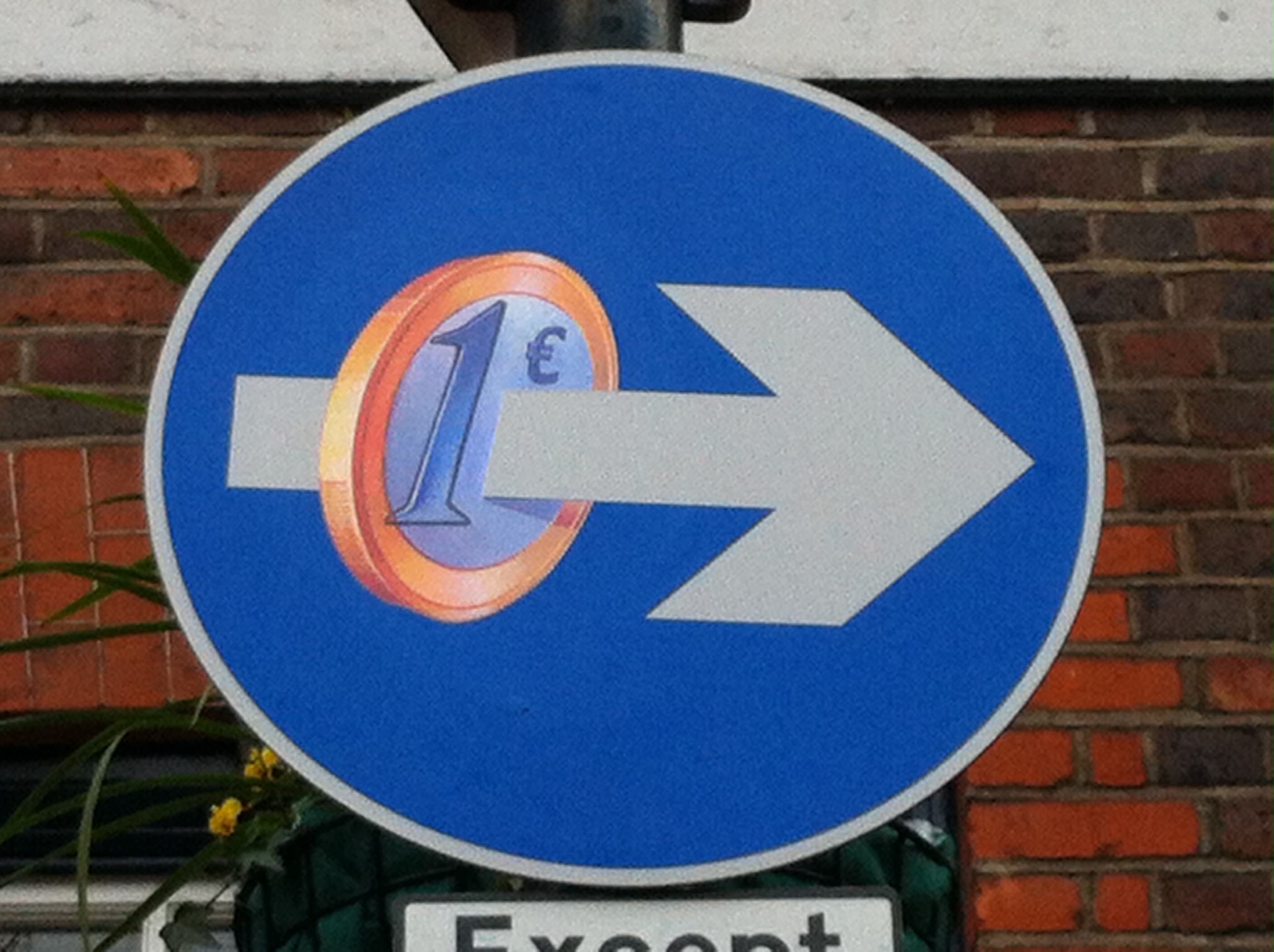 Amazing traffic sign graffiti in London | D for Dalrymple